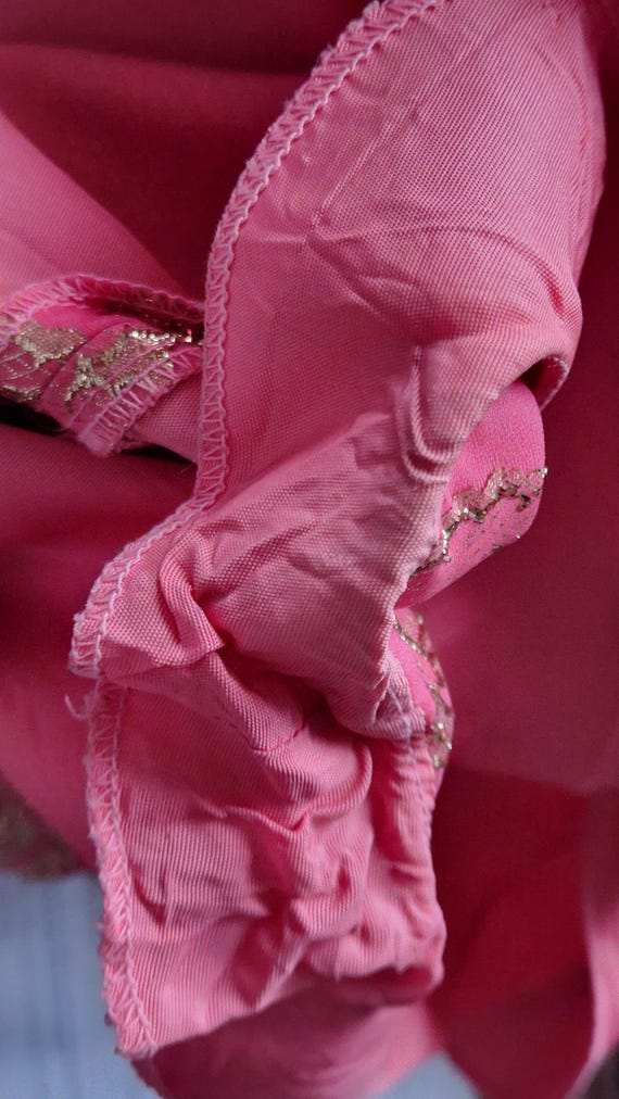 1960s vintage Alice Edwards Pink & Gold Paisley Shift… - Gem