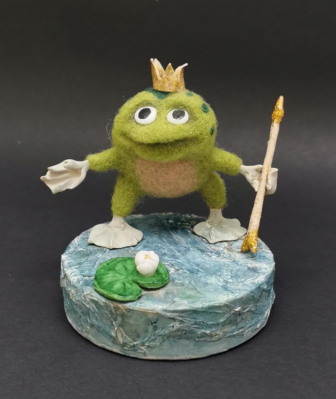 FROG Figurine Frog Queen "kiss Me" Hand Felted Needle Felt Handmade ...