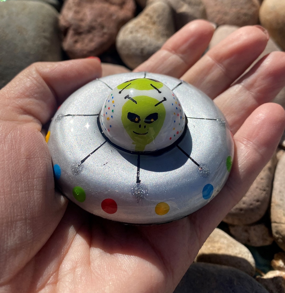 Kids UFO, Little Green Aliens, Flying Saucers Stone by Val - Etsy