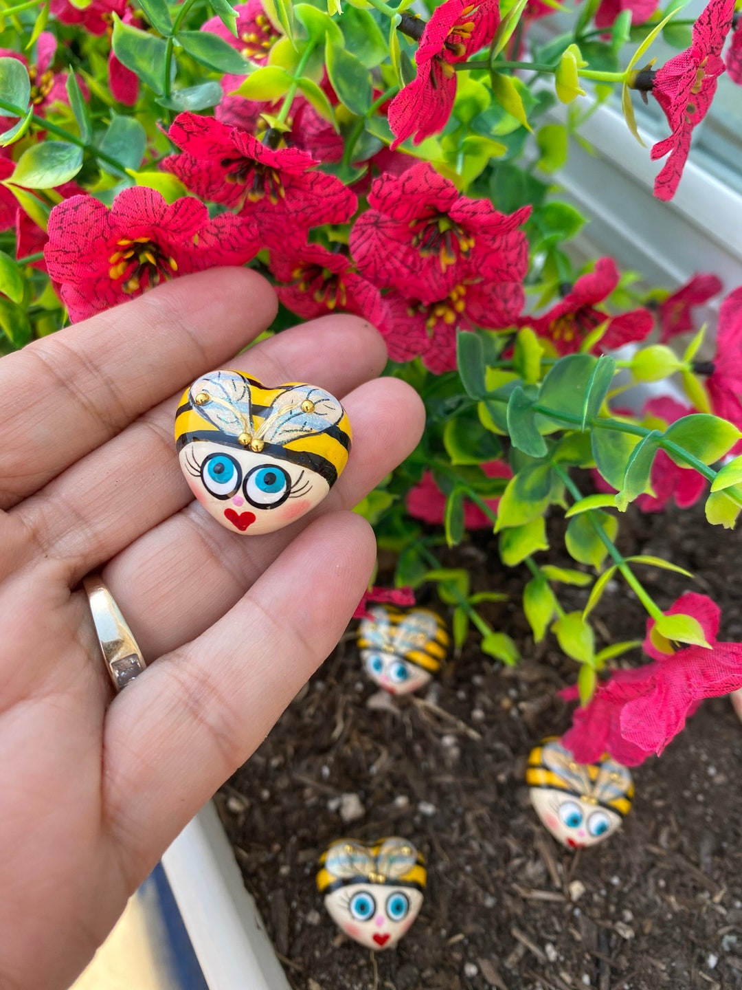 Set of 6 Embellished Heart Shaped Bees-flower Pot Stone Bees- Man Made ...