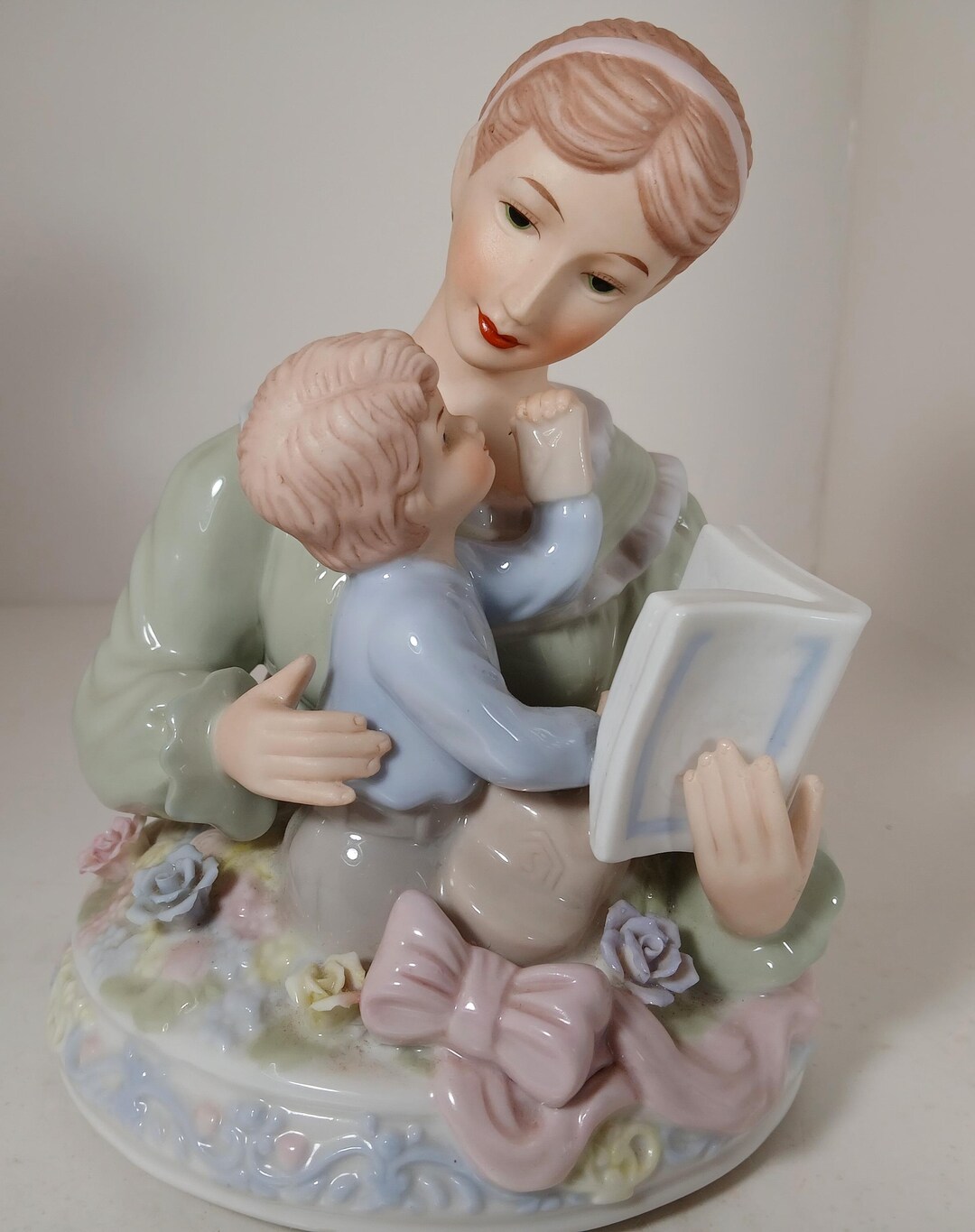 Porcelain Mother Reading to Child LLADRO Style Figurine Music Box ...