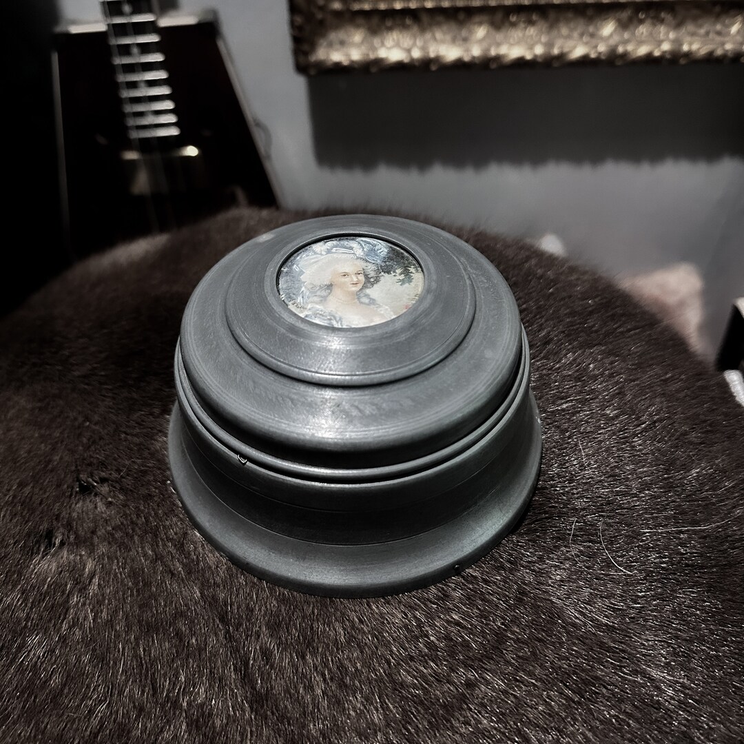 Vintage Musical Aluminium Powder Puff Box Music Boxes Wind up Box ...