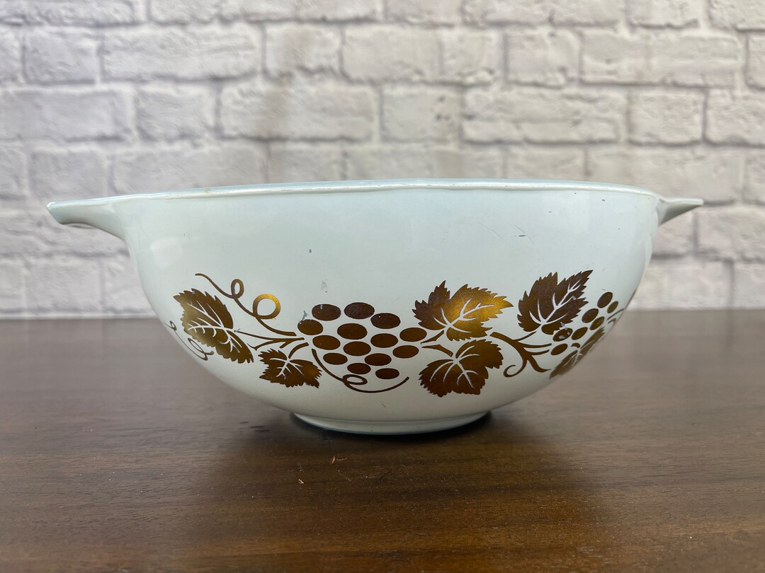 Pyrex Golden Grapes Promotional Cinderella Bowl #444 4 Quart Mixing ...
