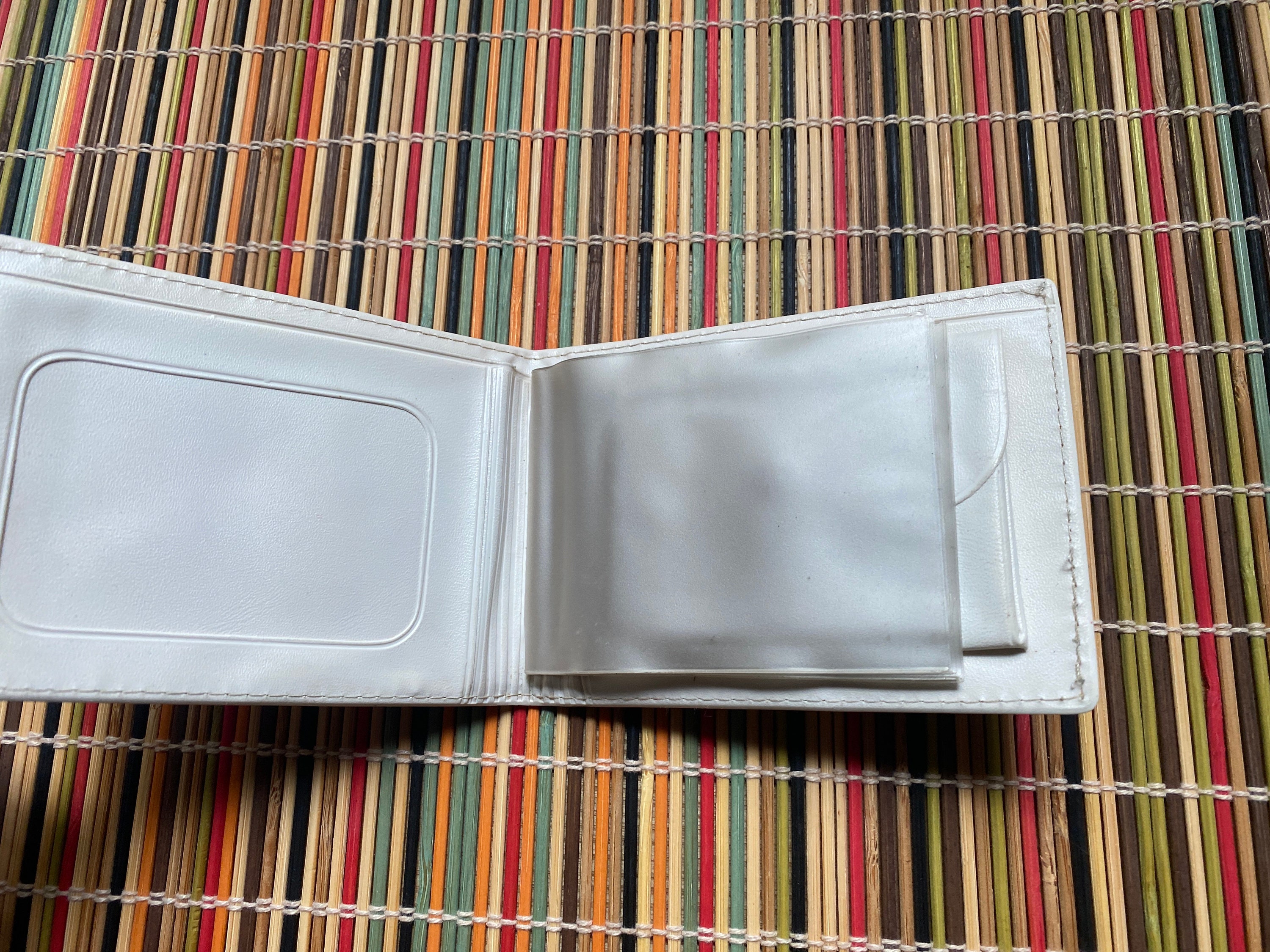 Chuck E Cheese White Bifold Wallet 1981 Pizza Time Theatre USED Like ...