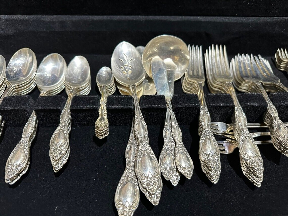 Vintage 85-piece Wm A Rogers A1 Plus Silver Plated ONEIDA Ltd Floral ...