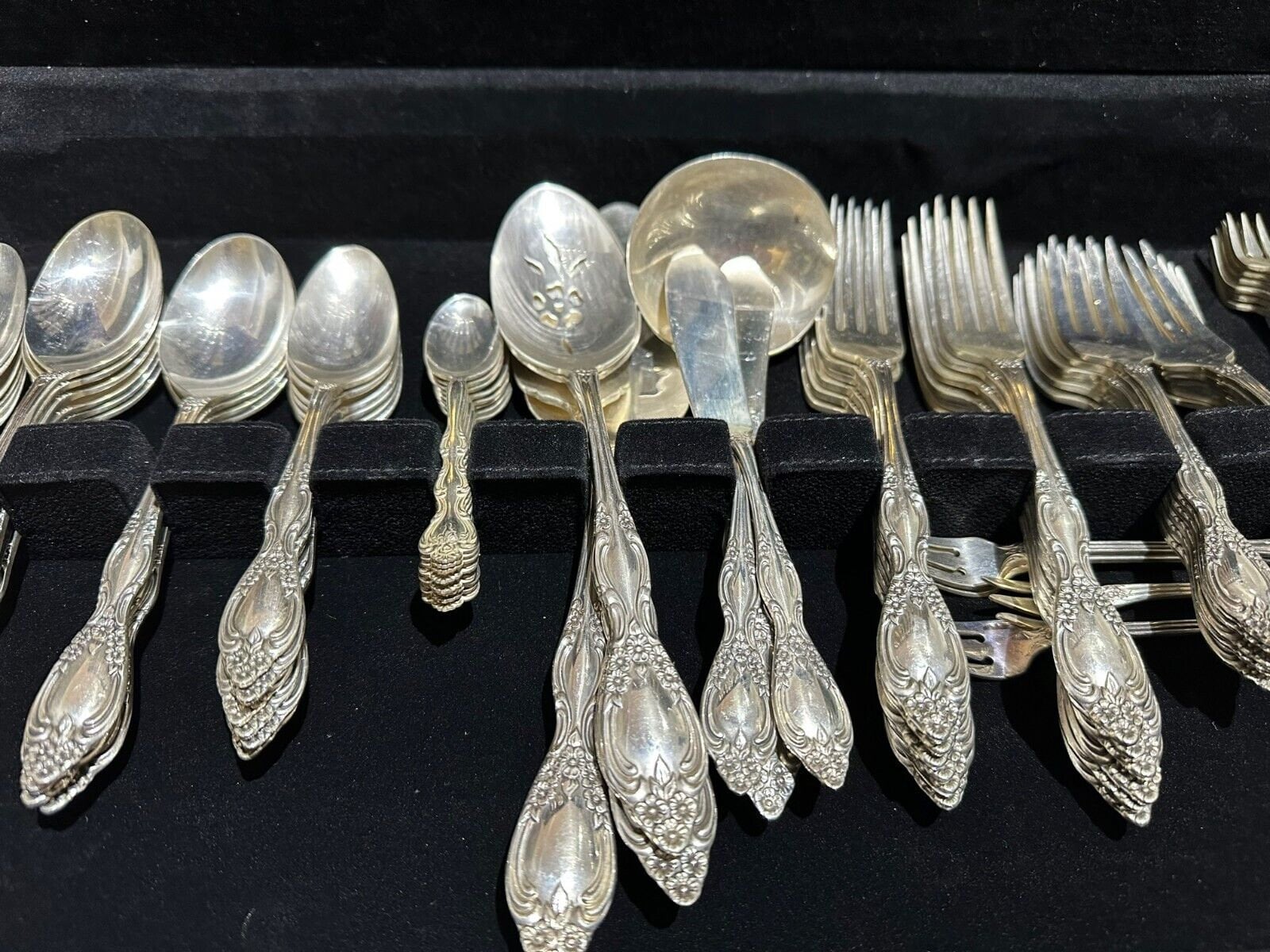 Vintage 85-piece Wm A Rogers A1 Plus Silver Plated ONEIDA Ltd Floral Pattern - Etsy