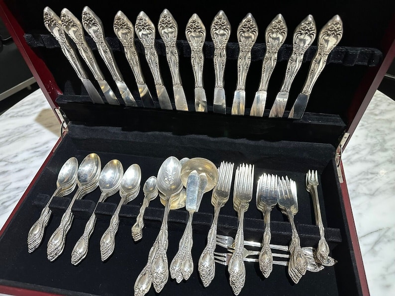 Vintage 85-piece Wm A Rogers A1 Plus Silver Plated ONEIDA Ltd Floral ...