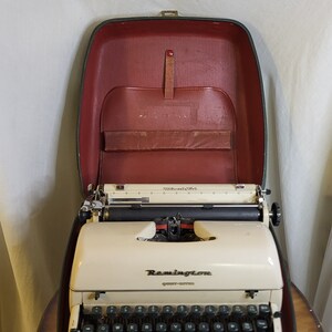 Vintage Remington Quiet Riter Miracle Tab Typewriter With Original Case ...
