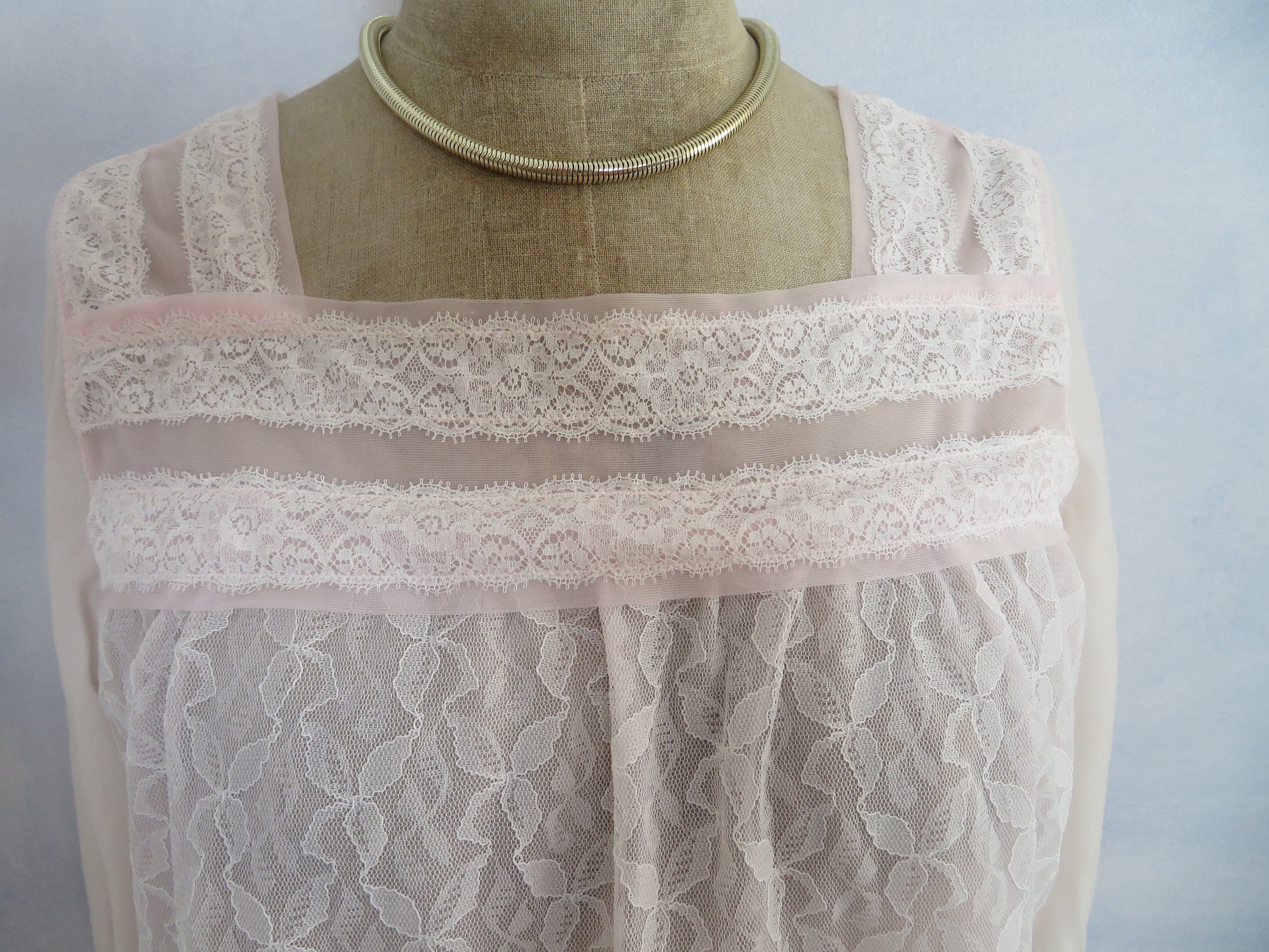 1950er Nylon Mesh Nachtkleid Size L rosa Spitze Quadratische ... 1950er Nylon Mesh Nachtkleid Size L rosa Spitze Quadratische ...