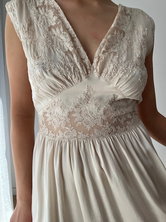 1930s Antique Beige White Lace Liquid Silk Satin Slip… - Gem