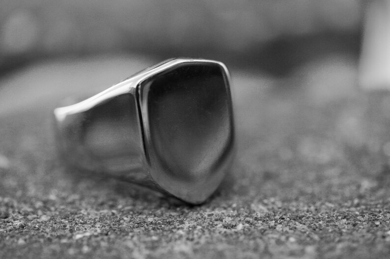 Shield Signet Ring - Etsy