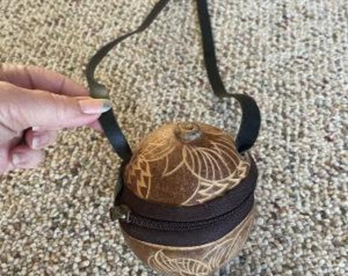 Real Coconut Shell Hawaiian Red and White Hand Painted Flower Purse ...