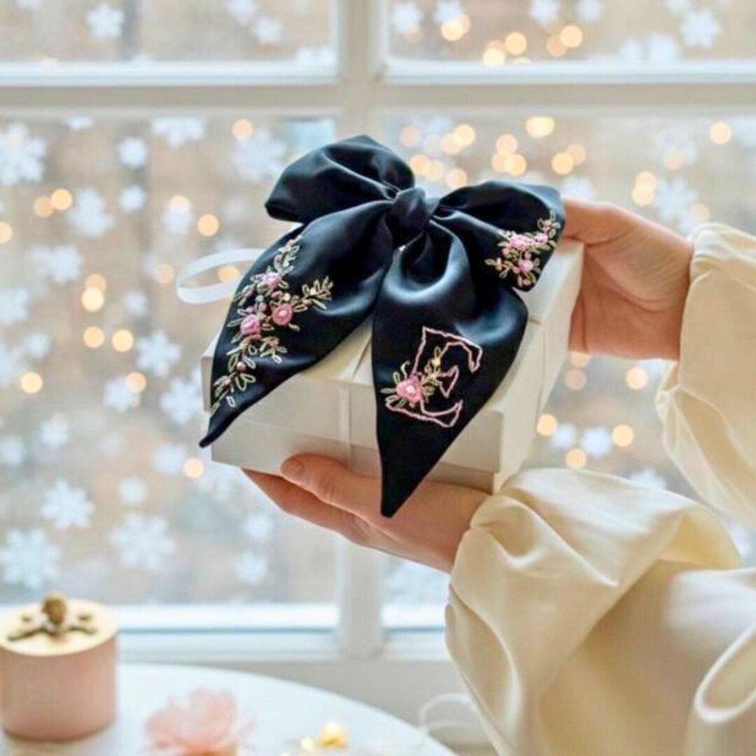 Personalized Embroidered Floral Bow Hair Clip, Custom Initials - Etsy