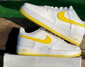 Custom Air Force Ones - Custom AF1 - Custom Painted - gelber Swoosh ...