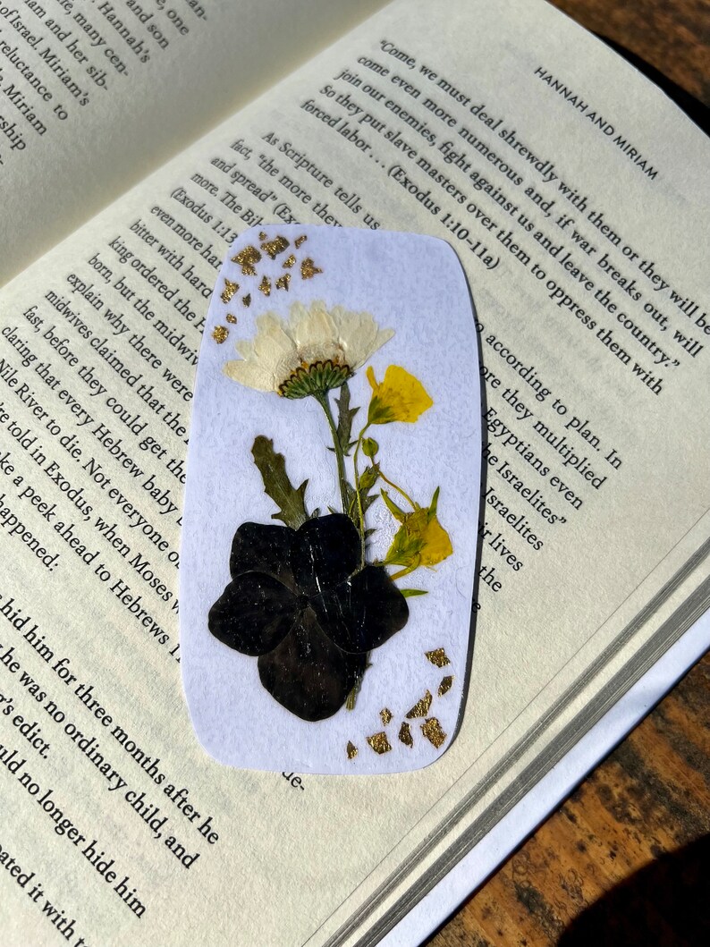 Nature-inspired Bee and Flower Bookmark, Pressed Wildflower Bookmark ...