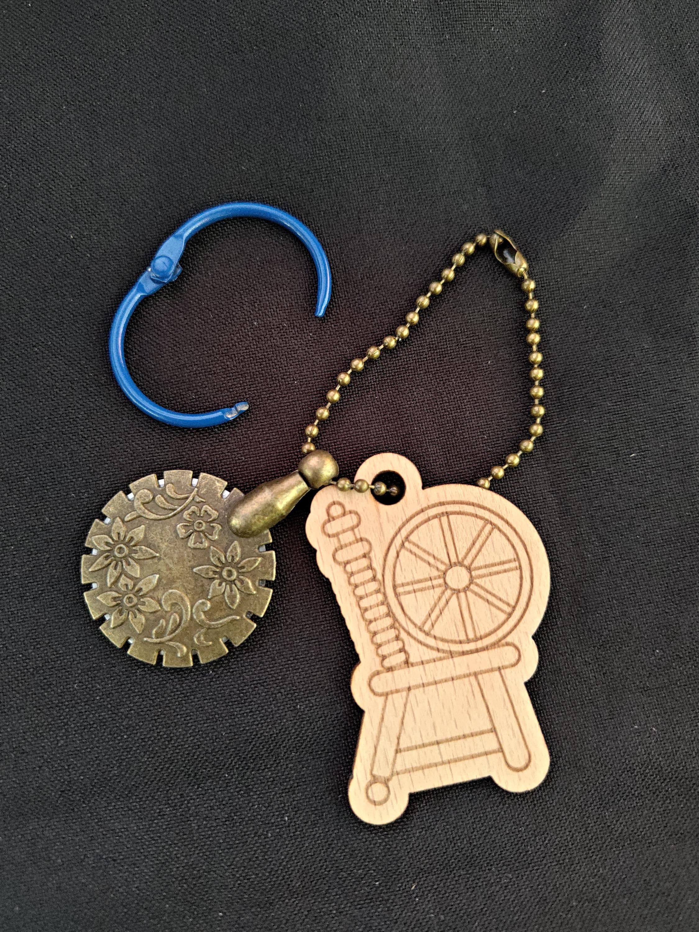 Spinner's Toolkit: Wraps per Inch (WPI), Twist Angle, Diz, Knitting Gauge Rule, Yarn Cutter ...