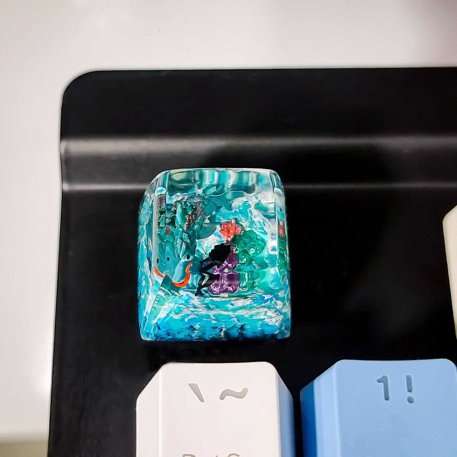 Megalodon Shark and Diver Keycap, Shark Keycap, Custom Keycap, Artisan ...