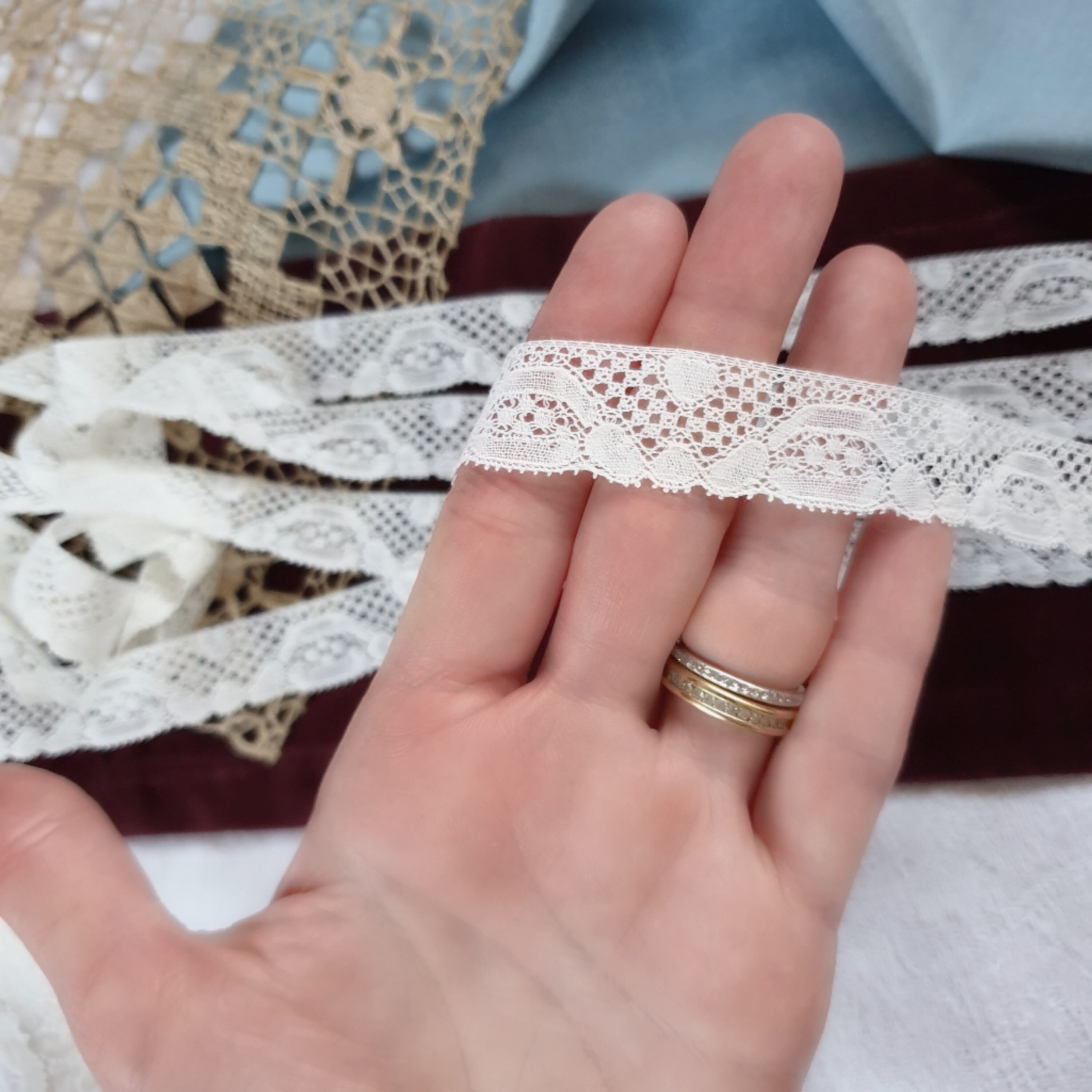 Dentelle ancienne type point de Paris étroite coton blanc vendu au ...