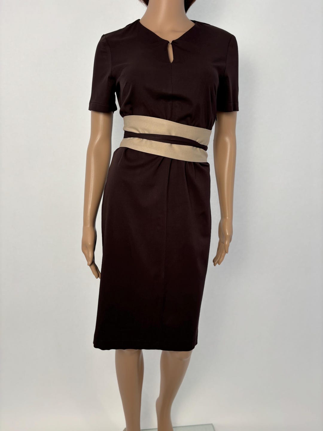 Luxurious Professional Dress for Spa Therapists - Comfortable and ...