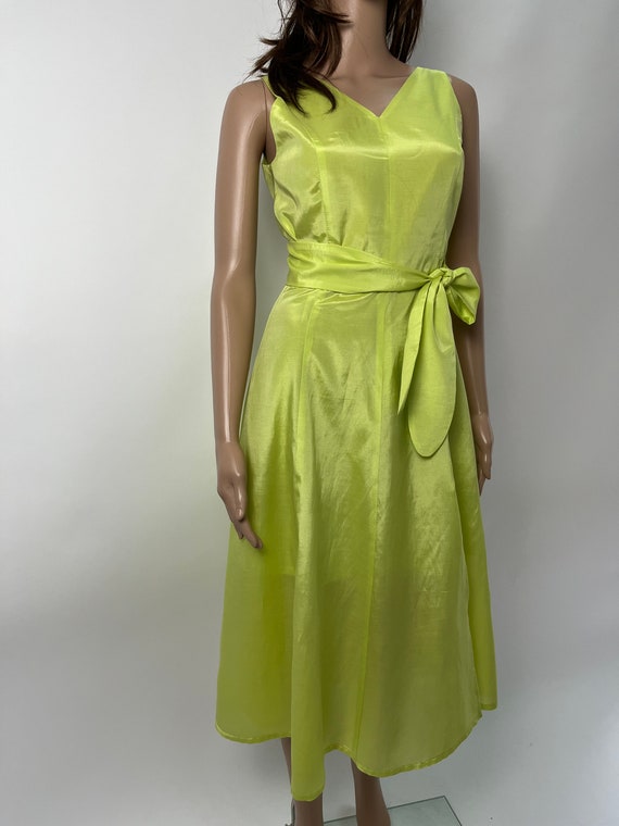 Airy women's fashions store