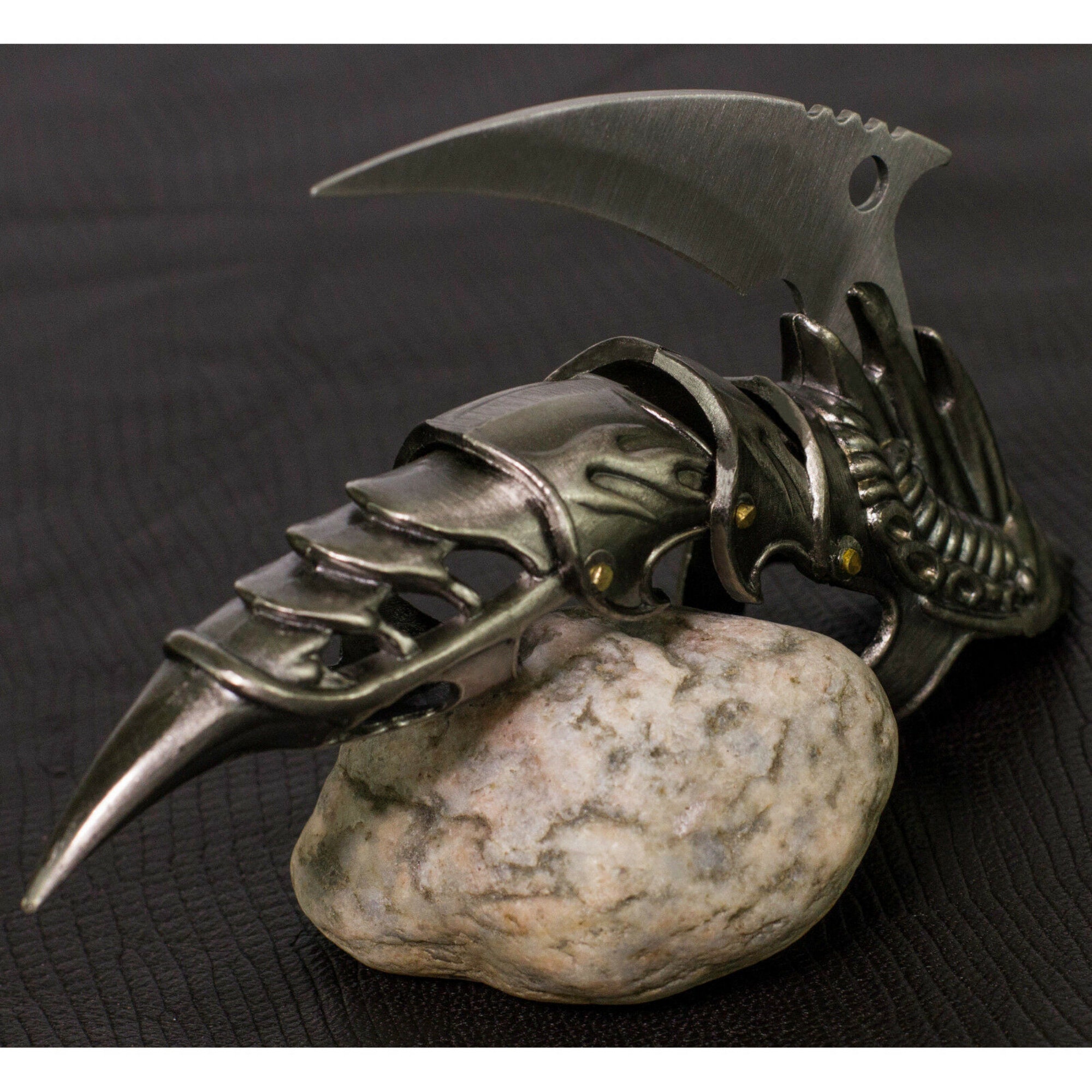 Finger Claw Weapon