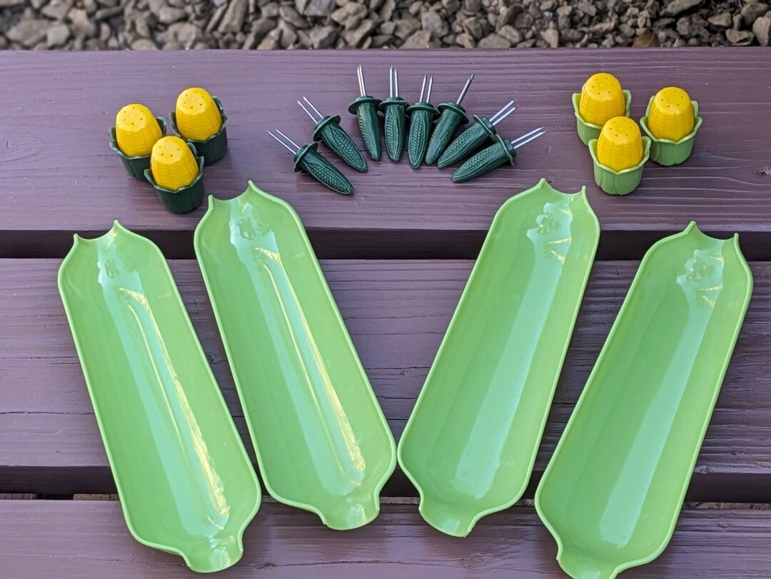 Vintage MCM Serv Rite Royal Product Green & Yellow Plastic Corn Husk Shape Corn on Cob Holders ...