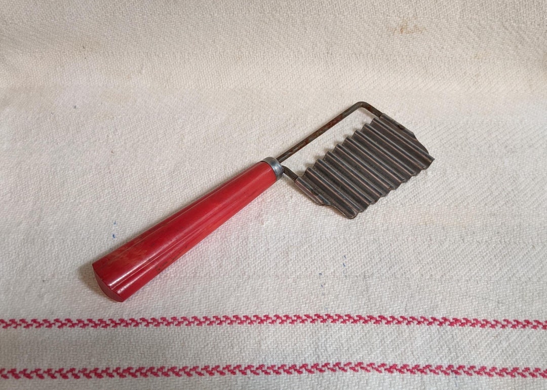 Red Bakelite Handle Crinkle Cutter for Vegetables - Etsy