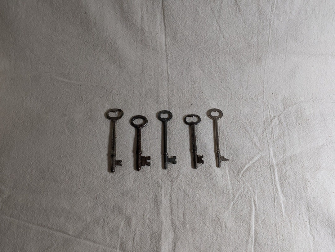 Set of 5 Old Antique Keys - Etsy