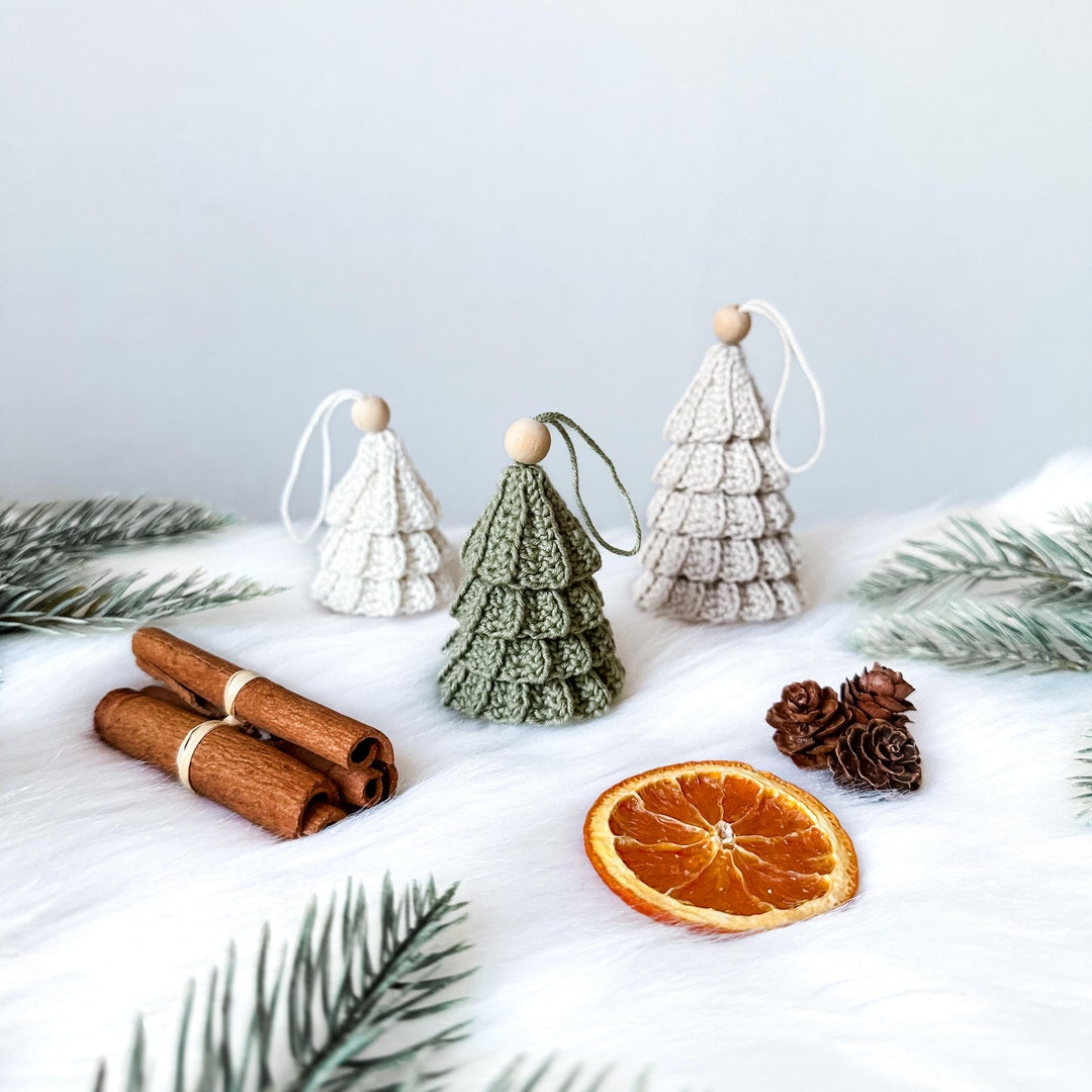 Crochet a Small Christmas Tree Free Pattern • Craftdrawer