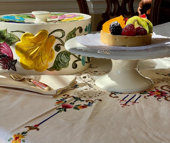Ceramic Cake Plate With Dome