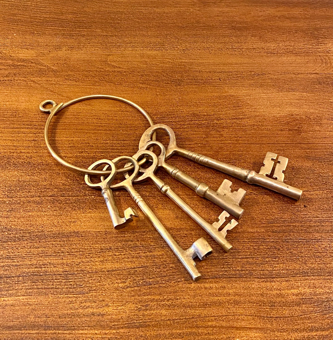 Vintage Brass Set of Keys / Key Decor / Vintage Decor - Etsy