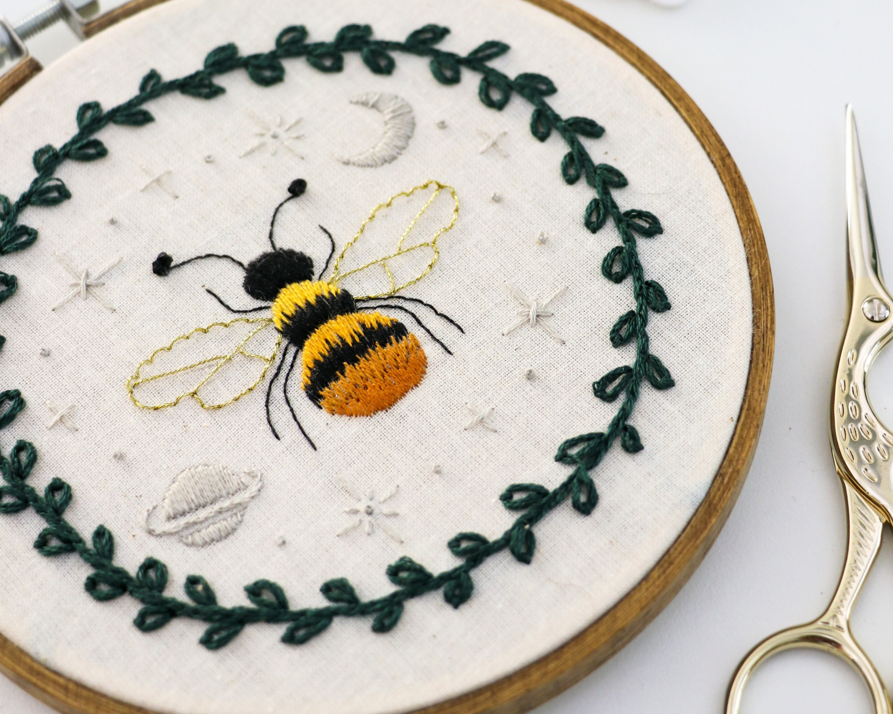 Celestial Bee Embroidery PDF Pattern & Tutorial - Etsy