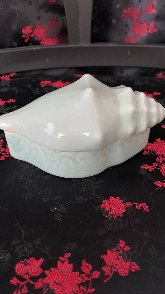 Vintage Ceramic Conch Sea Shell Trinket Box 3D like - Gem