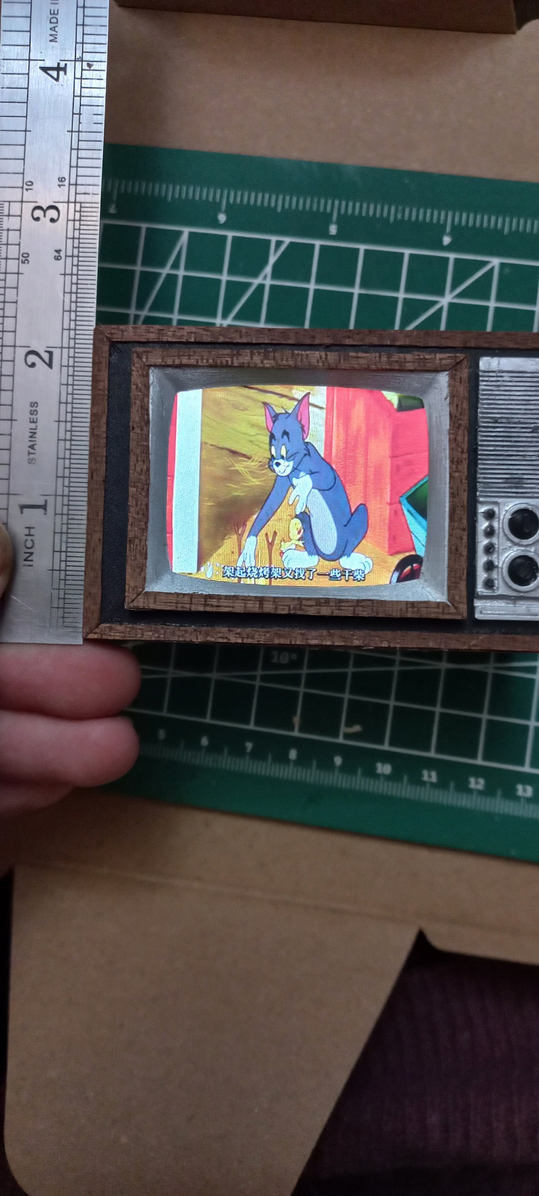 Miniature Working Retro TV, 1/12 Scale for Dollhouse and Roombox ...