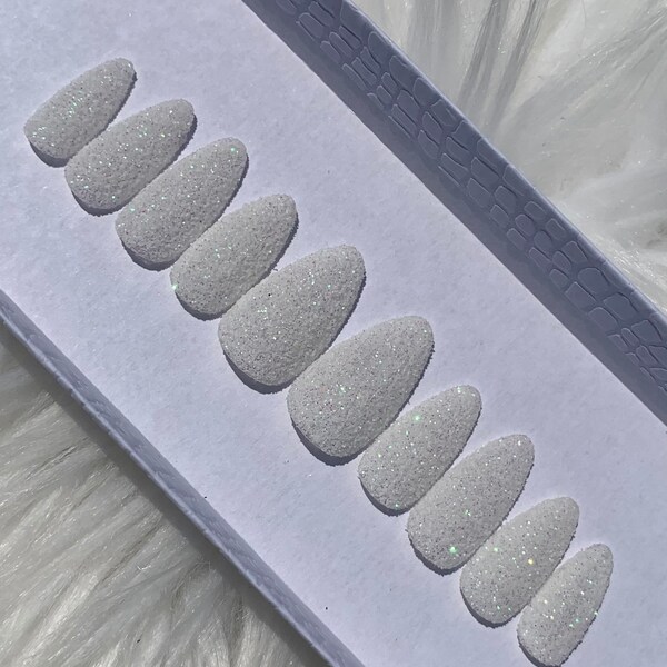 Snow White Nails - Etsy