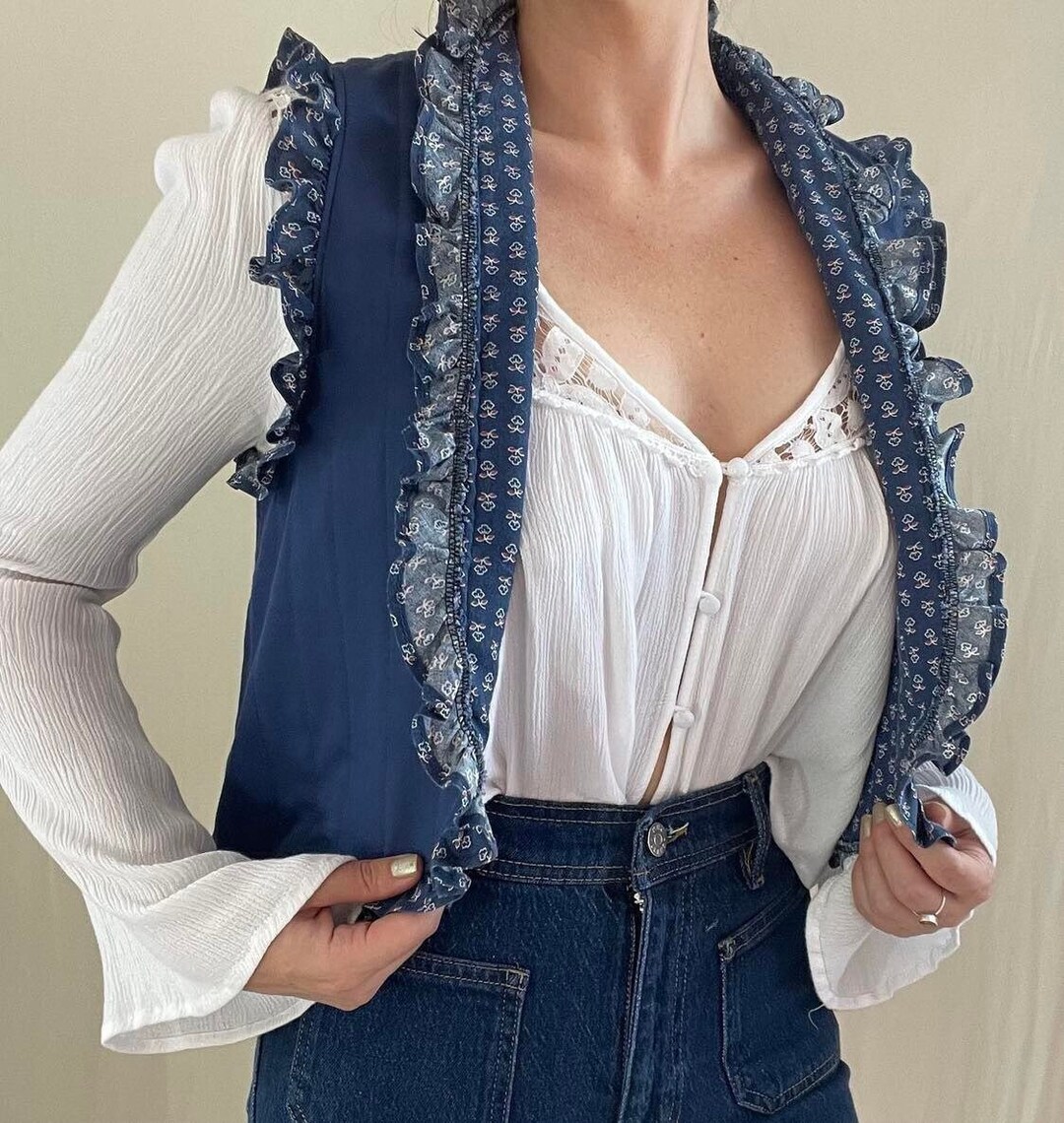 1960's Vintage Quilted Vest With Ruffles - Navyblue Rose Floral Pattern ...