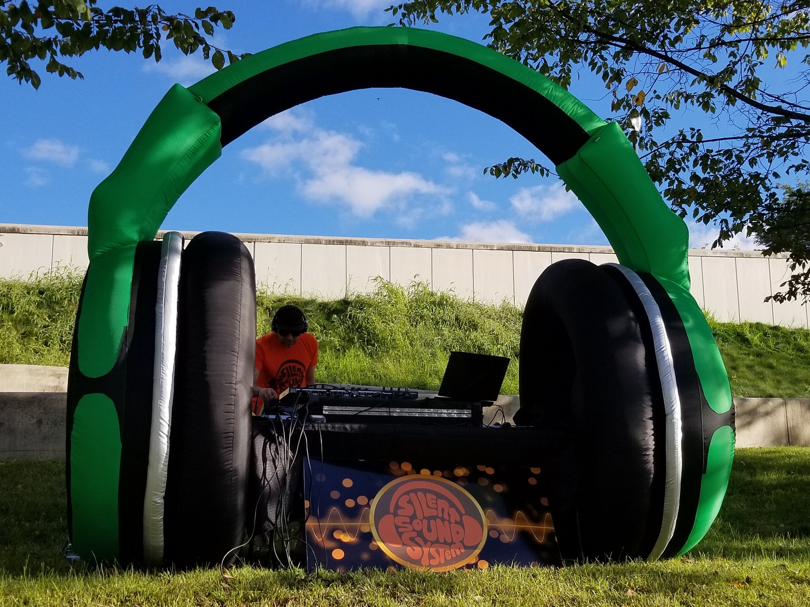 Customizable Giant Inflatable Headphones for DJ Booths and More - Etsy