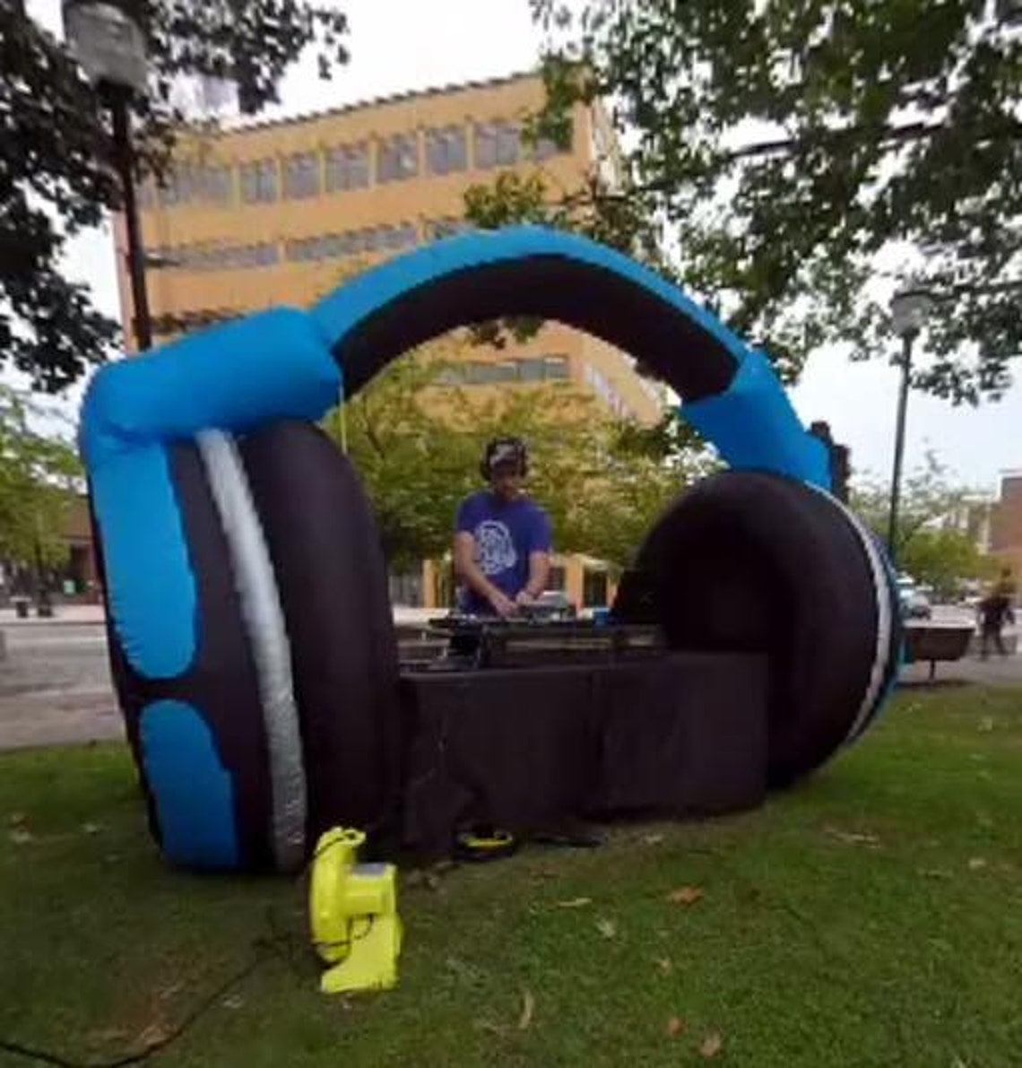 Customizable Giant Inflatable Headphones for DJ Booths and More - Etsy