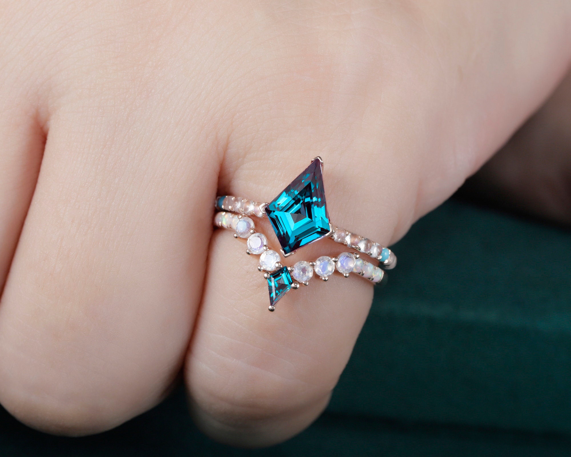 Vintage Kite Cut Alexandrite and Moonstone Bridal Set Unique V - Etsy