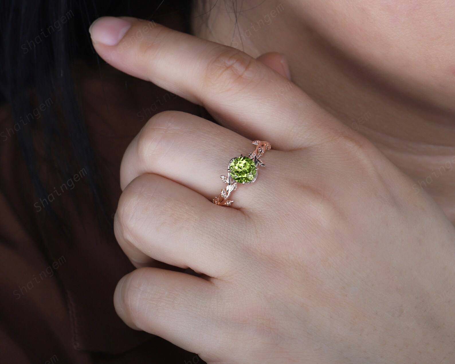 Vintage Round Cut Peridot Solitaire Engagement Ring, Leaf Peridot ...