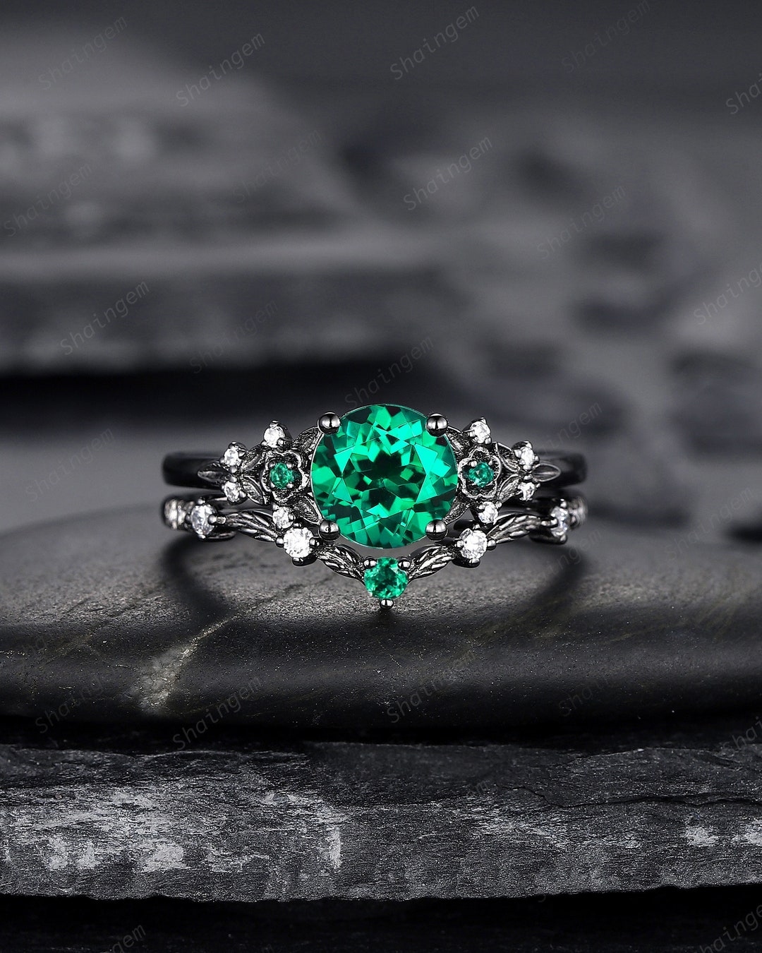 Vintage Black Gold Round Shape Emerald Engagement Ring, Rhodium Black ...