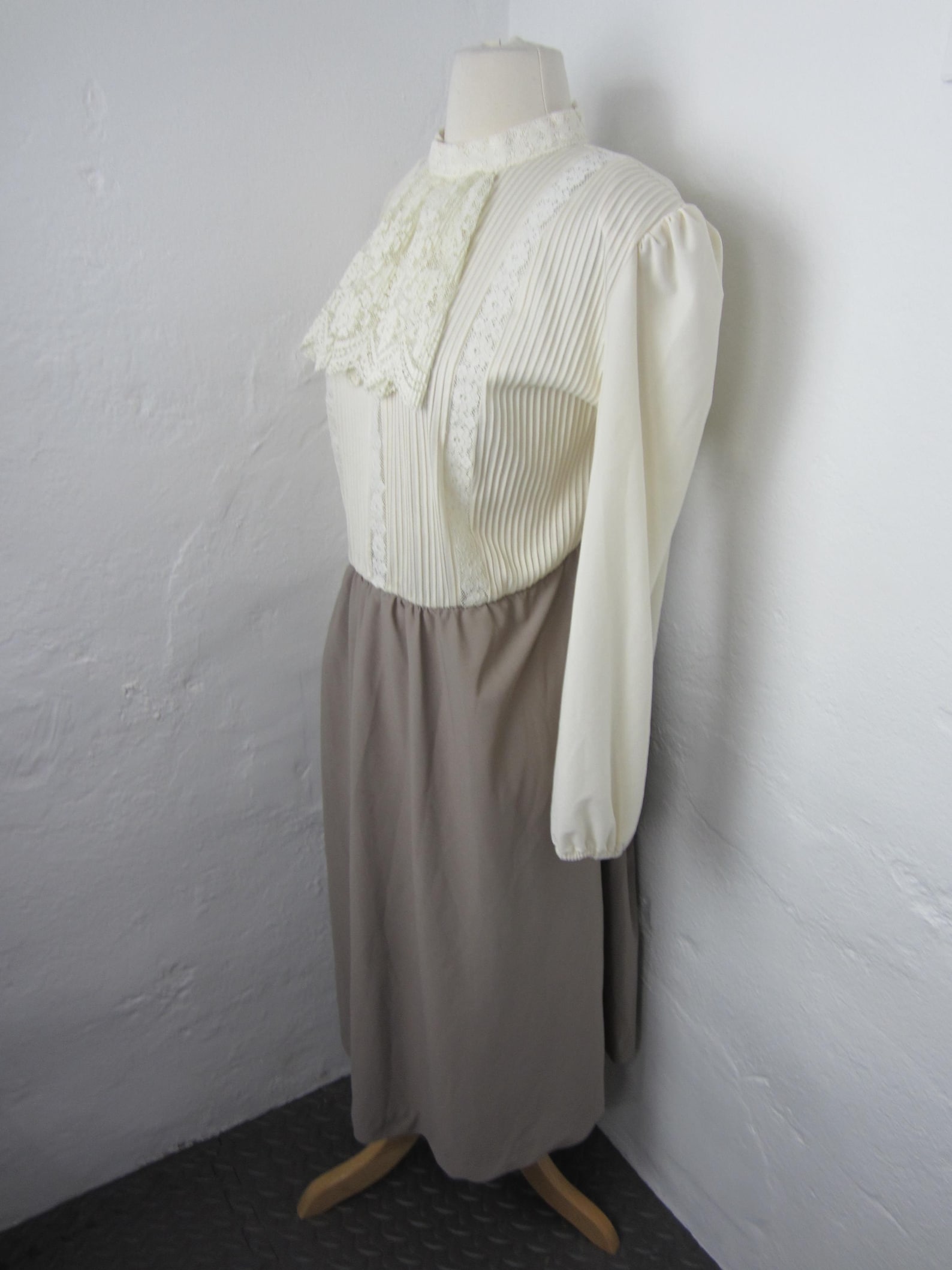Vintage 60s Jennifer Gee USA A-line Dress Size 16 Lace Ascot Bow ...