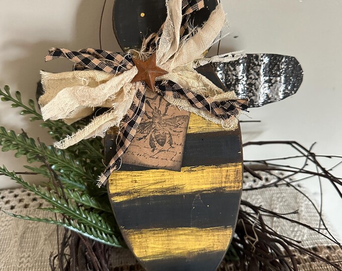 Primitive Rustic Wood Bee Wall Decoration - Bee Wall Decor - Rusty Wire ...