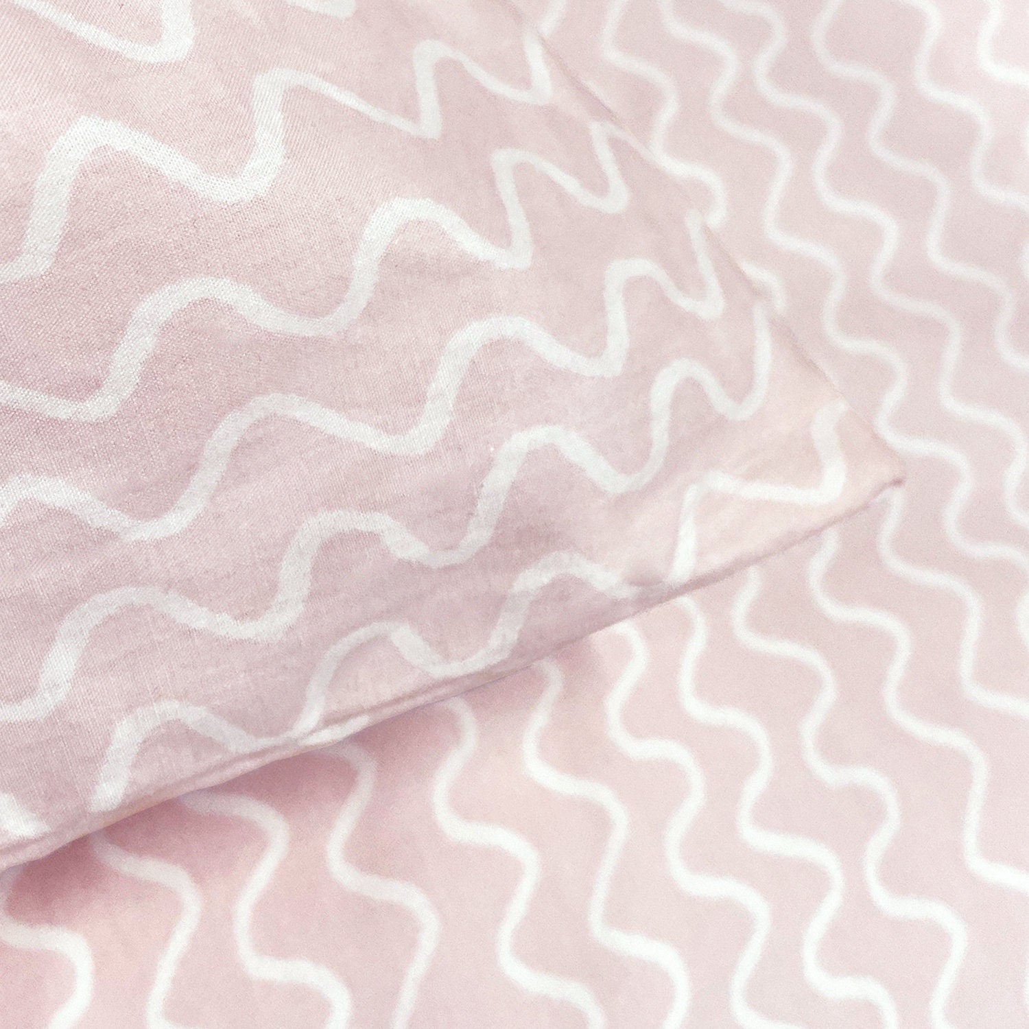 Cute Pink, White Waves Percale Flat, Fitted Sheet & Pillowcases Set ...