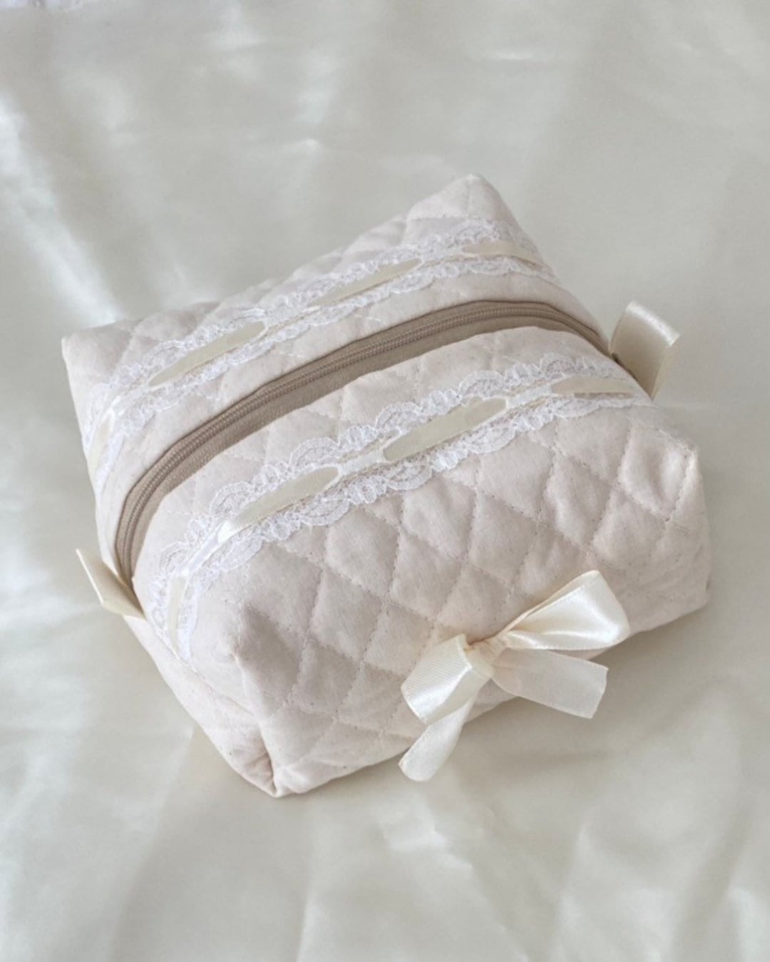 Handmade Quilted Makeup Bag - Ivory Quilted Makeup Bag With Laces and ...