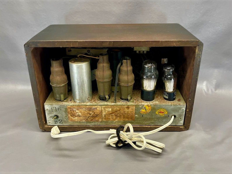 LR056 1936 American Bosch Radio Model 610A2. Restored and Working. FREE ...