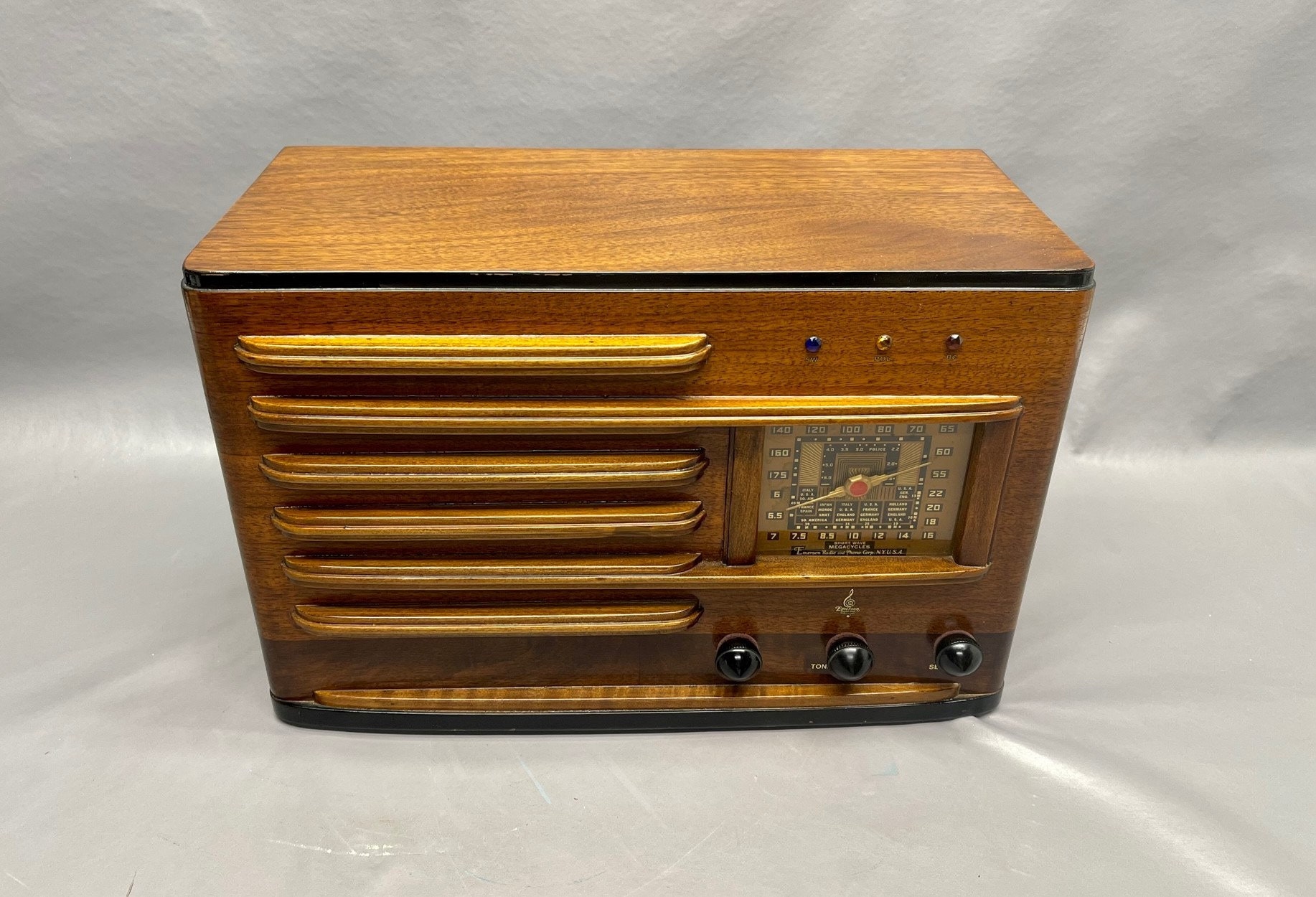 1940 Emerson Radio Model DA-287. Ingraham Cabinet Restored and Working ...