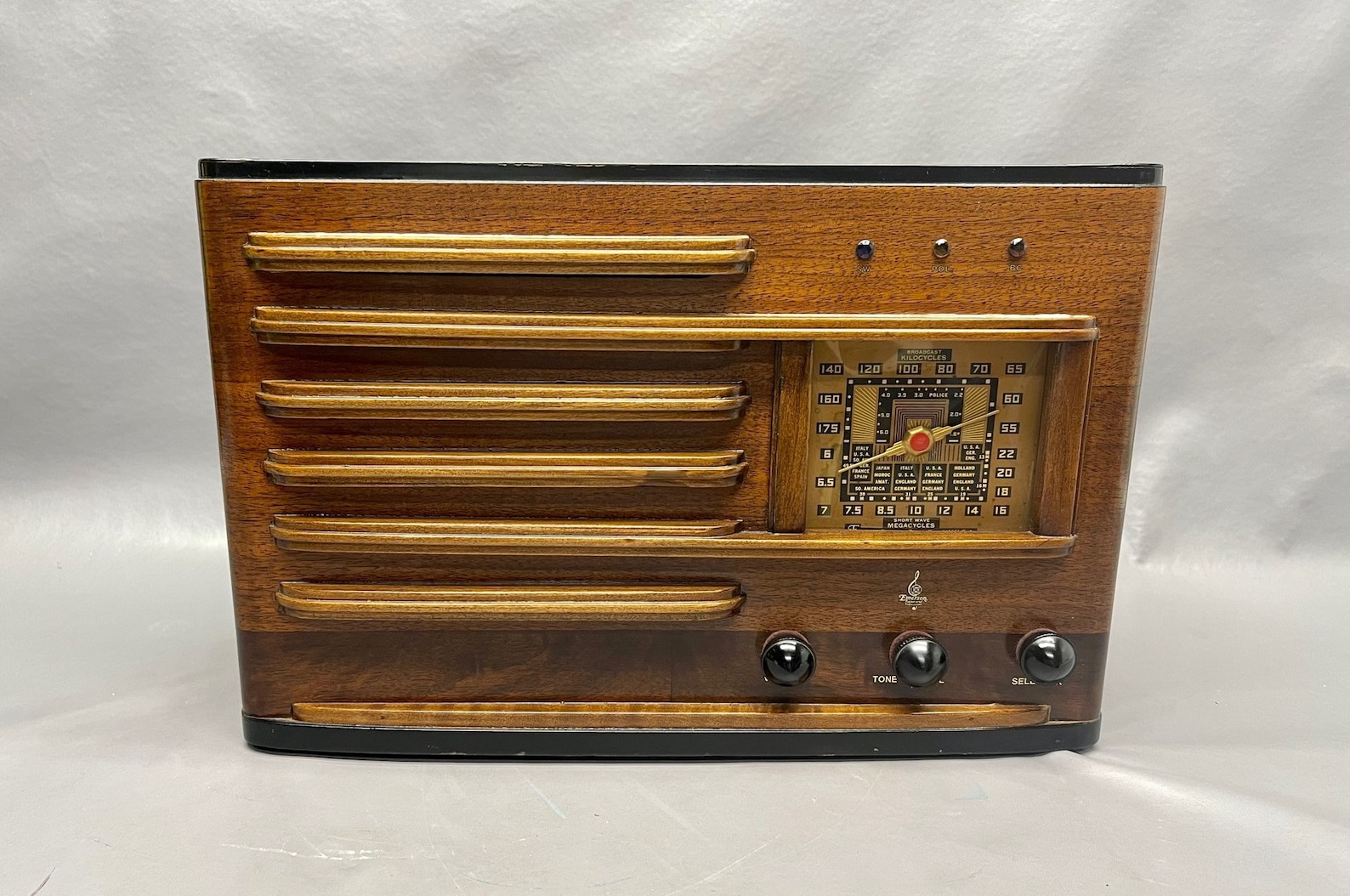 1940 Emerson Radio Model DA-287. Ingraham Cabinet Restored and Working ...