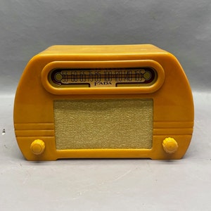 Beautiful 1946 Fada Catalin Radio Model 652. Restored and Working! FREE ...
