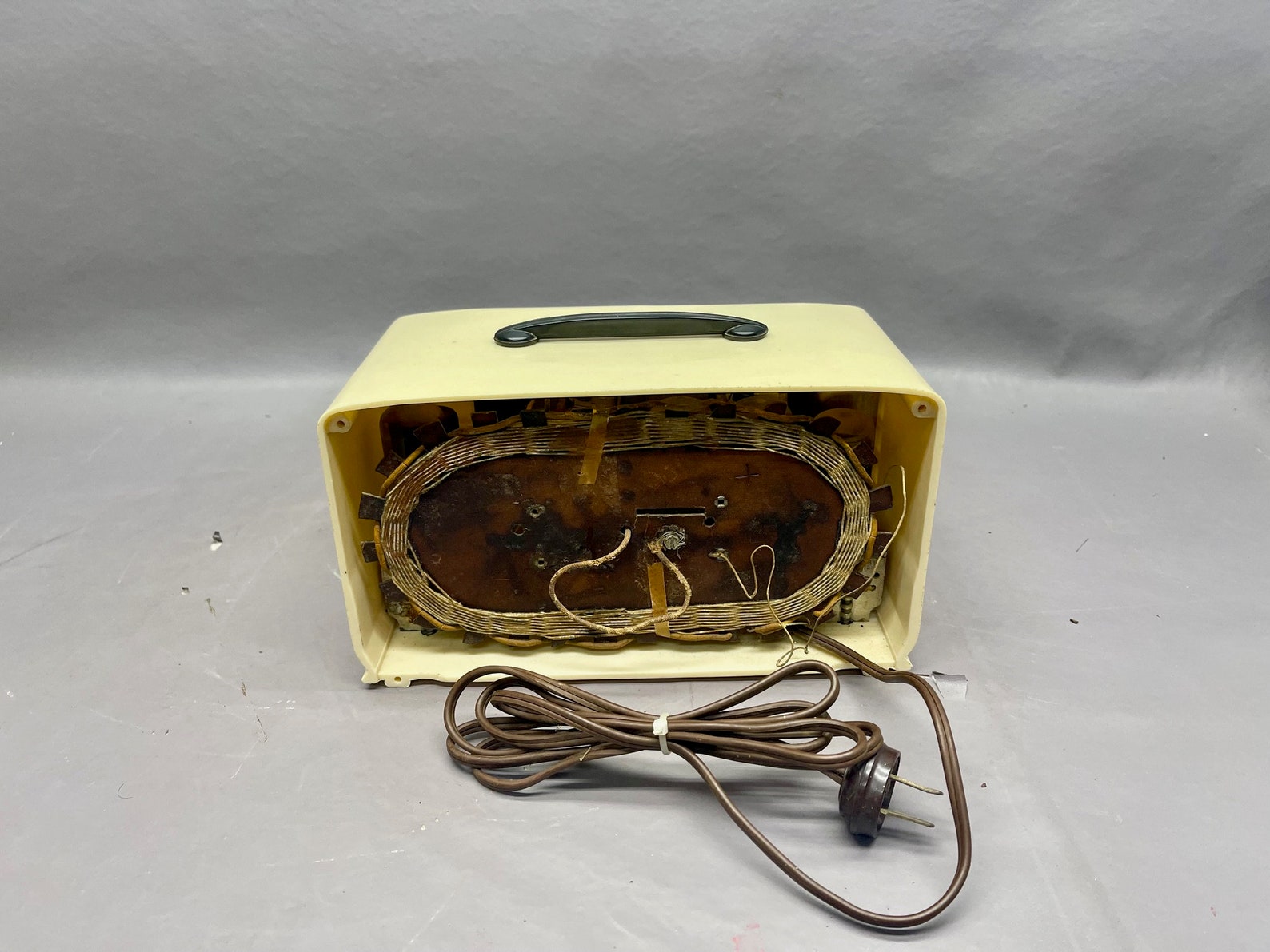 LR028 1940 Emerson Radio Model EP-381. Restored and Working! FREE ...